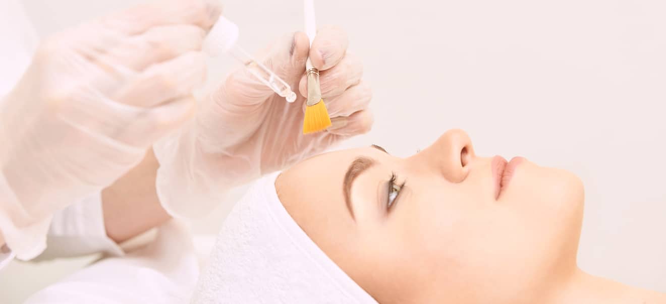 Lifting in Linz – Moderne Hautverjüngung mit Med. Peel+